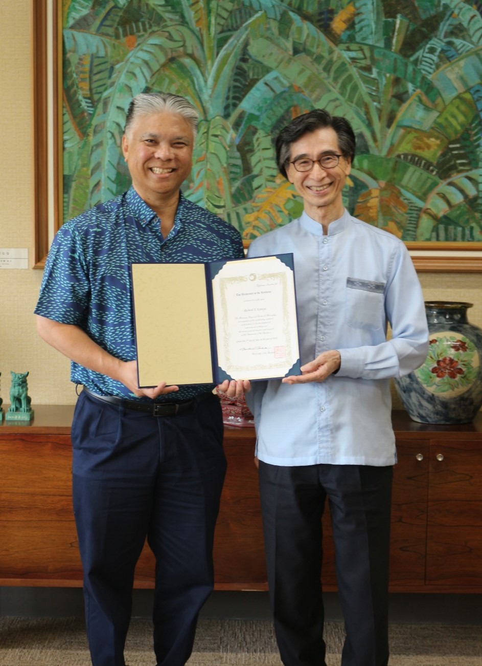 ハワイ大学Richard T.Kasuya氏へ琉球大学名誉博士称号を授与 | 琉球大学